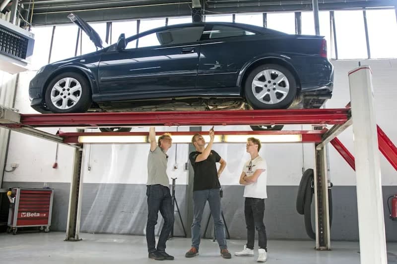 Wat doet een katalysator in een auto?