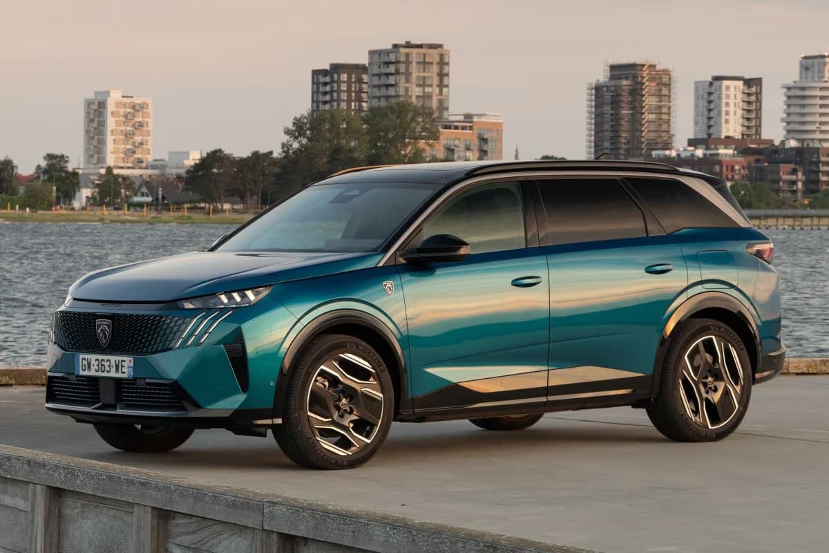 Peugeot 3008 info uitvoeringen, prijs en meer